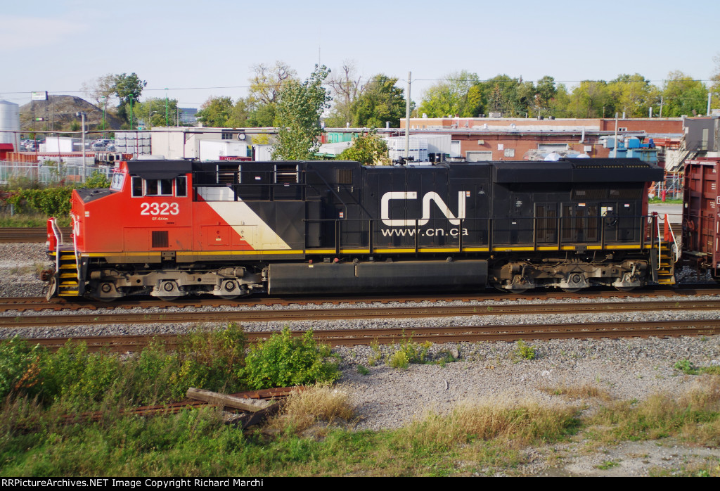 CN 2323